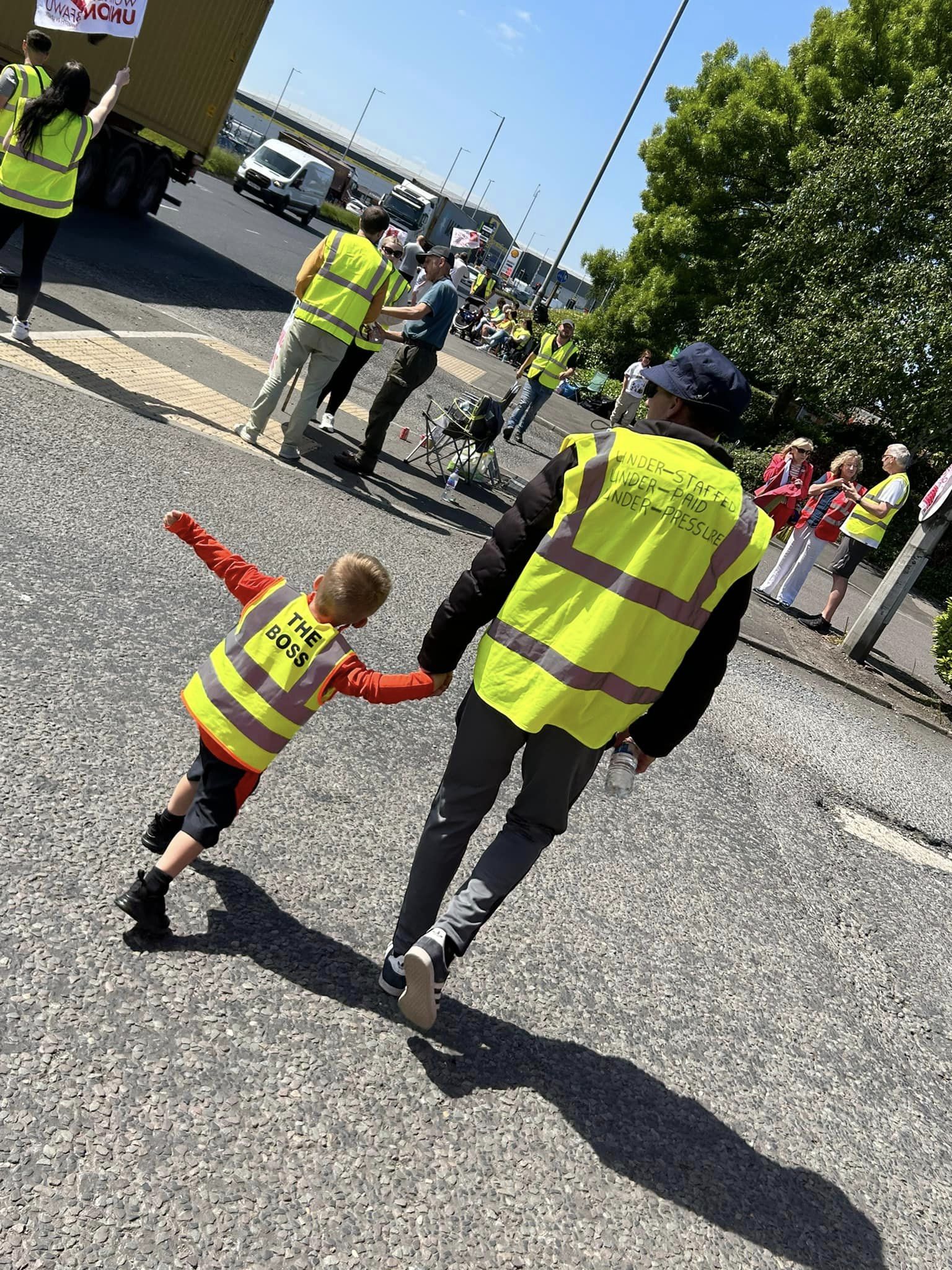 BFAWU members at Allied Bakeries in Liverpool are out on Strike ...